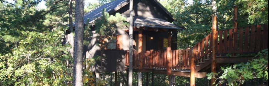 Eureka Springs Treehouses, Hobbit Caves & Castles